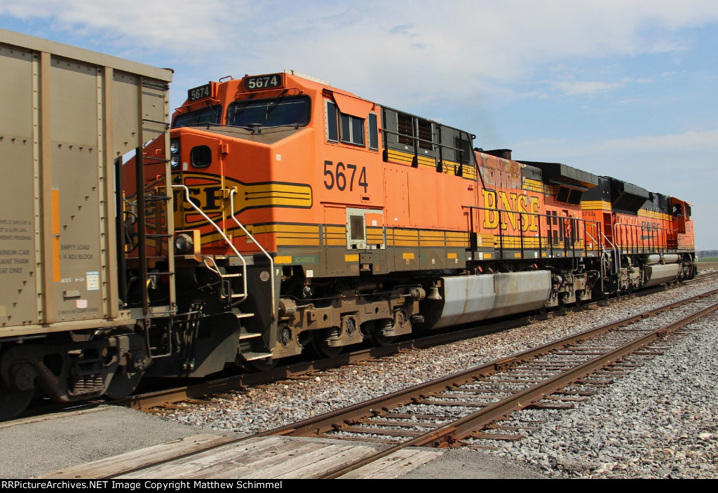 BNSF 5674